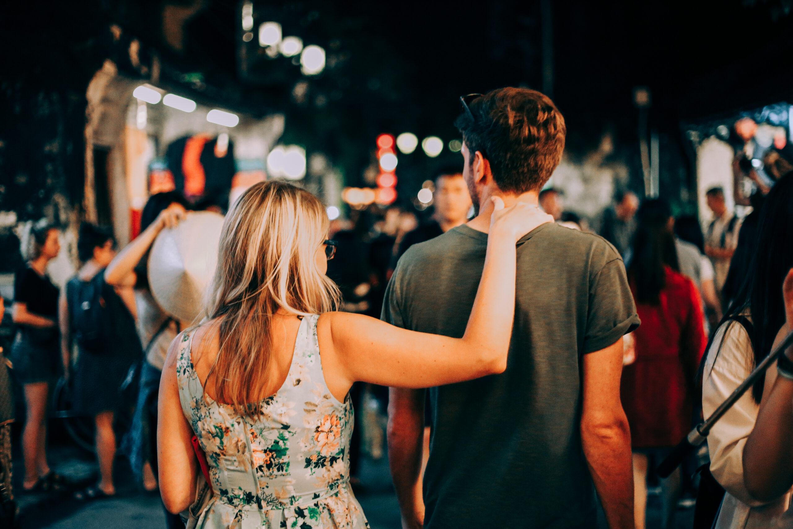 How Does Dating Work In College? (MUST KNOW) - SavvyCollegeGirl