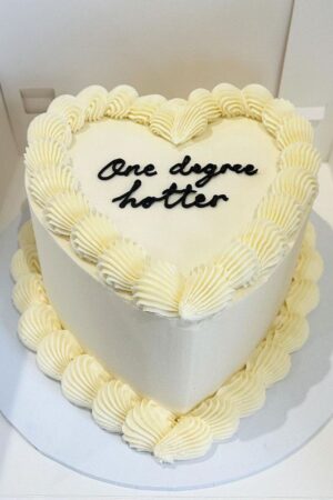 21+ Graduation Cake Ideas Every New Grad Will Love - SavvyCollegeGirl